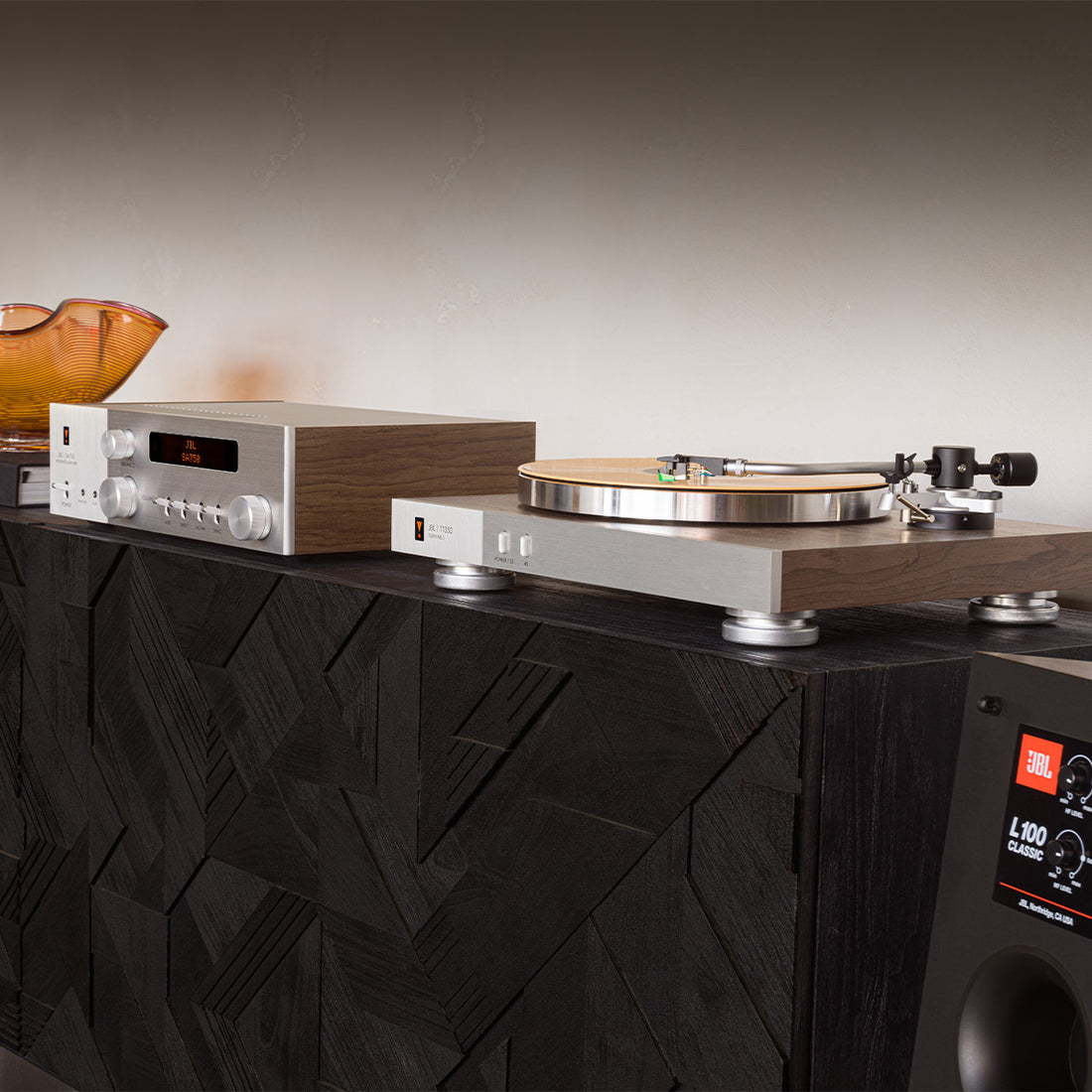 JBL CD350 Classic Compact Disc Player | World Wide Stereo