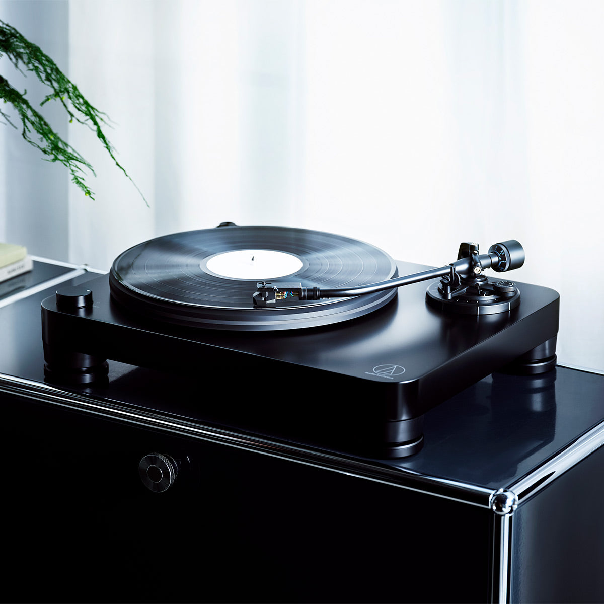 Audio-Technica AT-LP7X Manual Belt Drive Turntable with AT-VM95E MM Ca ...
